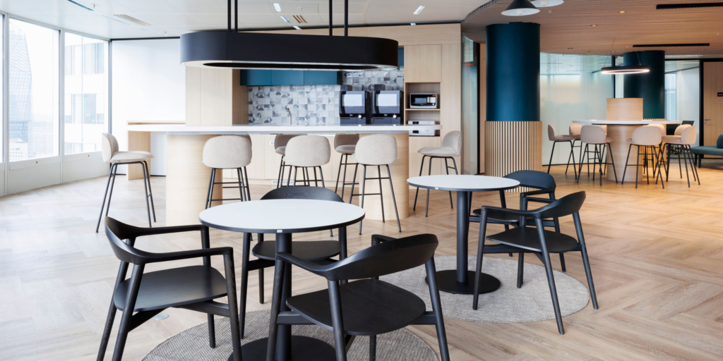 Kantar Paris Office: Modern Work Café at Coeur Défense for flexible ...
