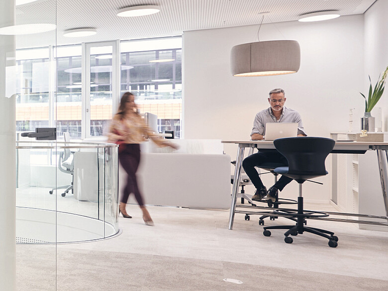 Smart Office: efficiency, comfort and sustainability for your company. Immerse yourself in the ...