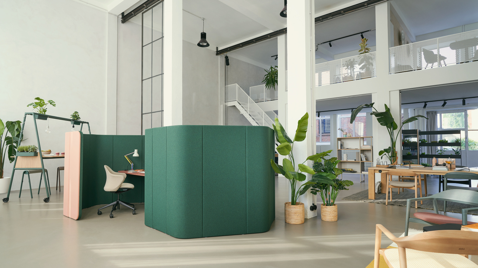 Structured openness: working in the se:hive