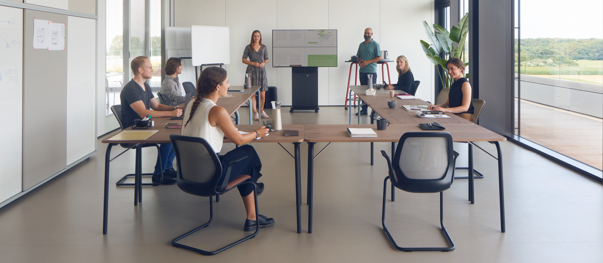 Stylish seating with the se:do visitor chair.