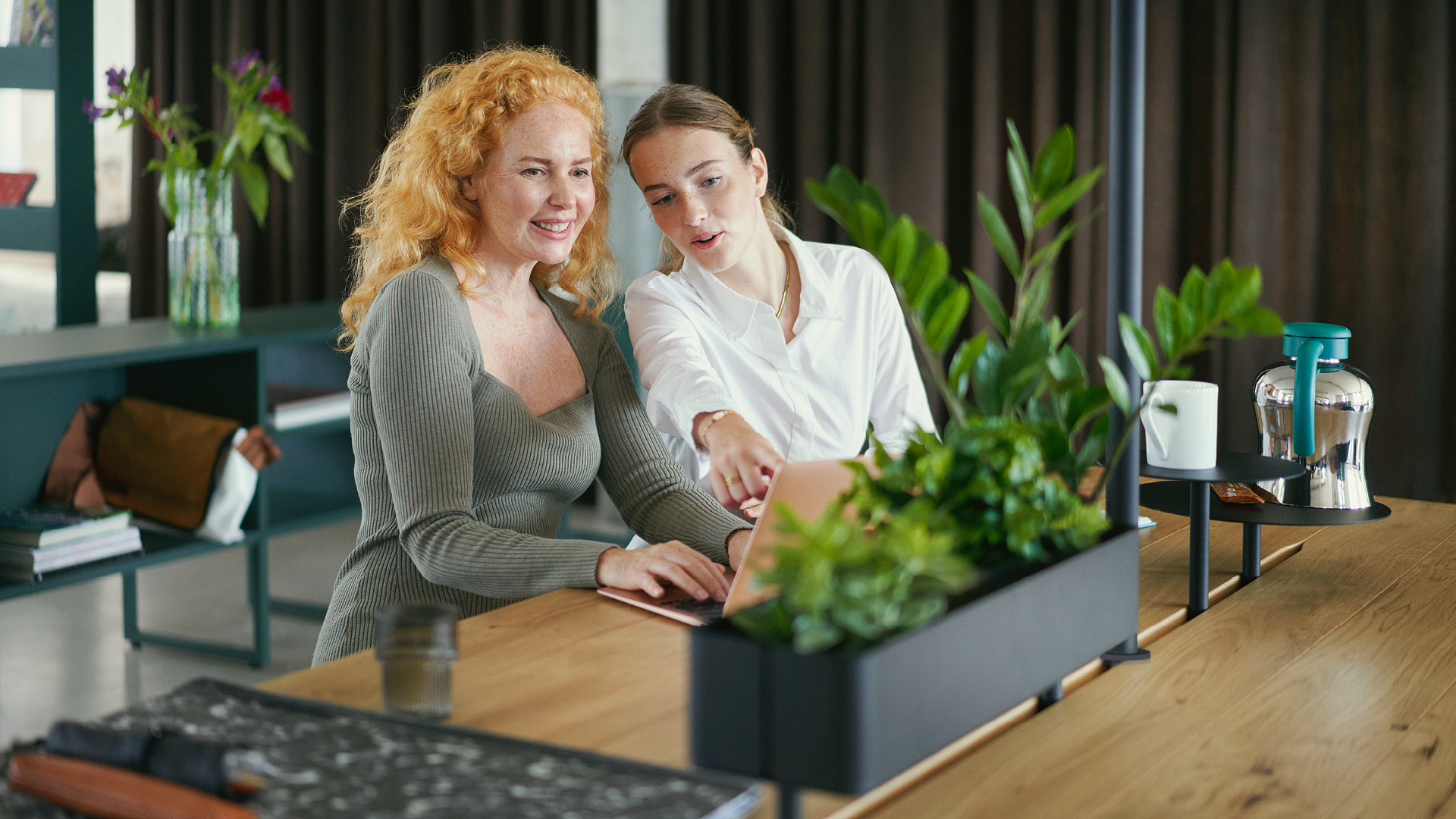 Garden-Style Office Café: A Natural Workspace for Productivity & Well-Being Garden-Style Office Café: A Natural Workspace for Productivity & Well-Being